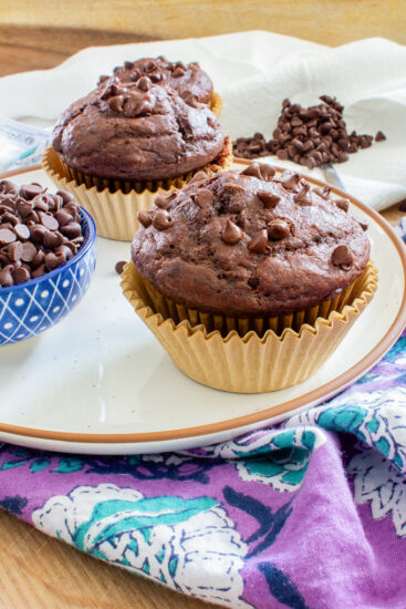 Healthy Chocolate Muffins | Made with Greek yougurt!